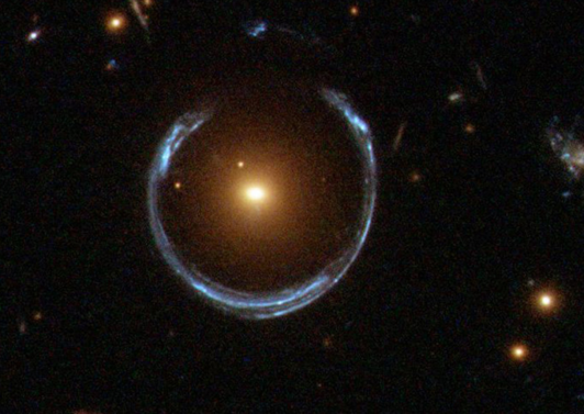 Schwerstes Schwarzes Loch in einem Einsteinring entdeckt