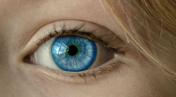 Immer mehr Menschen lassen sich die Augen lasern