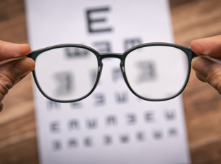Über 40 Millionen Erwachsene in Deutschland tragen eine Brille
