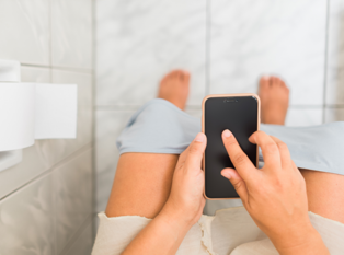 Handy auf der Toilette erhöht Risiko von Hämorrhoiden