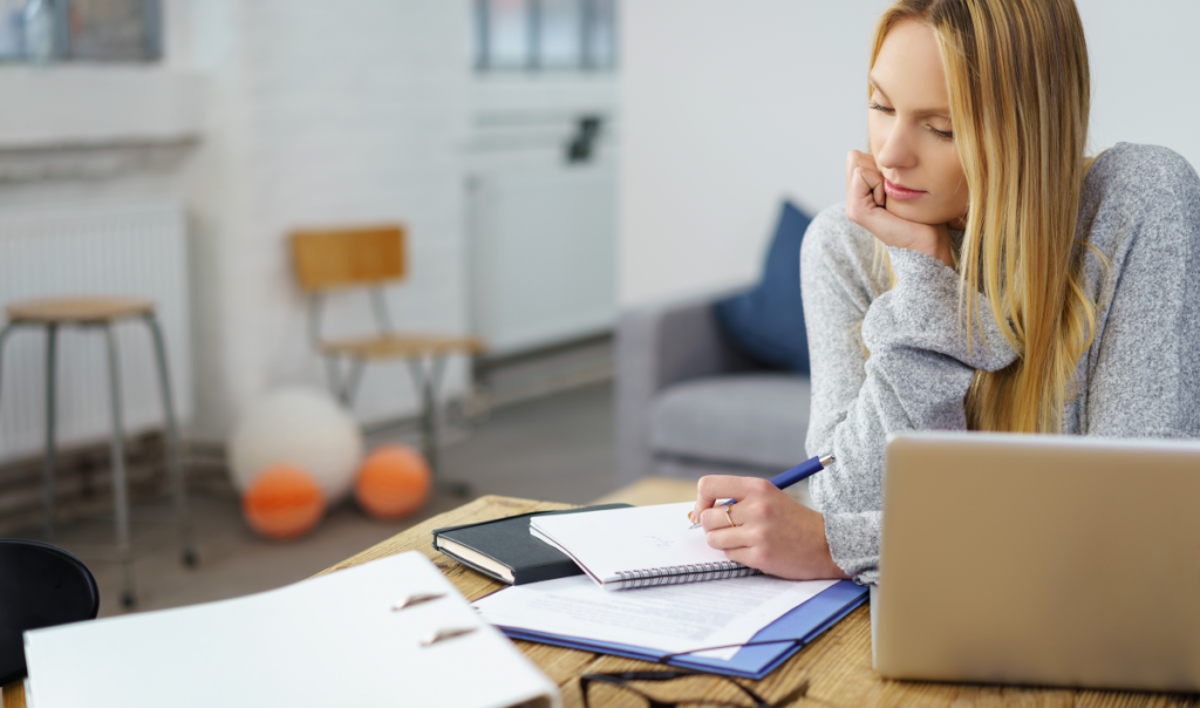 Erfolgreich studieren mit dem flexiblen Fernstudium der AKAD University