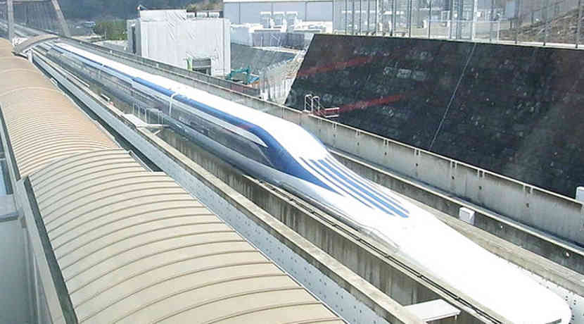 Magnetschwebebahn Maglev ist mit 603 km/h unterwegs